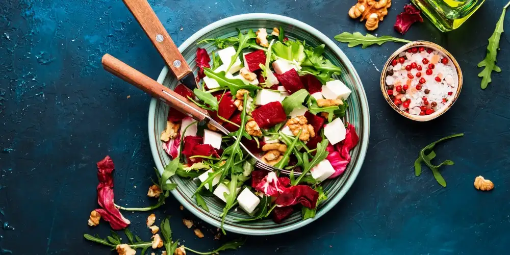 Salade de betteraves rouges au fromage de chèvre dur - recette | FoodPal