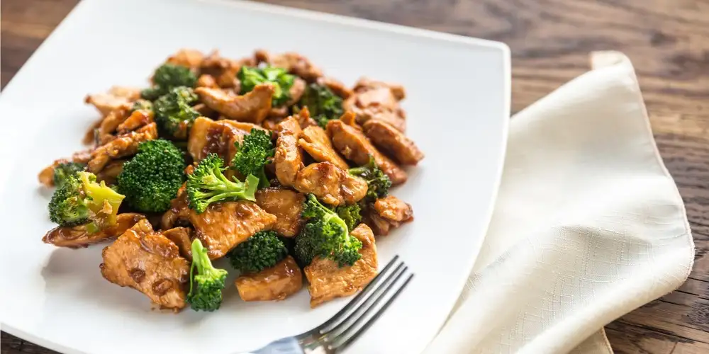 Chuletas de pollo con brócoli - receta | FoodPal